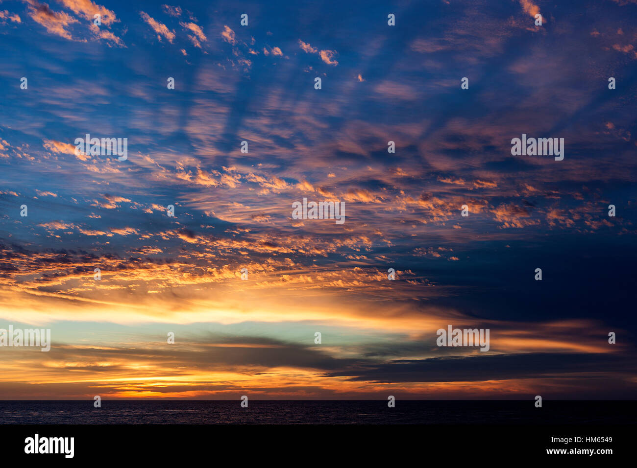 California sunset over ocean hi-res stock photography and images - Alamy