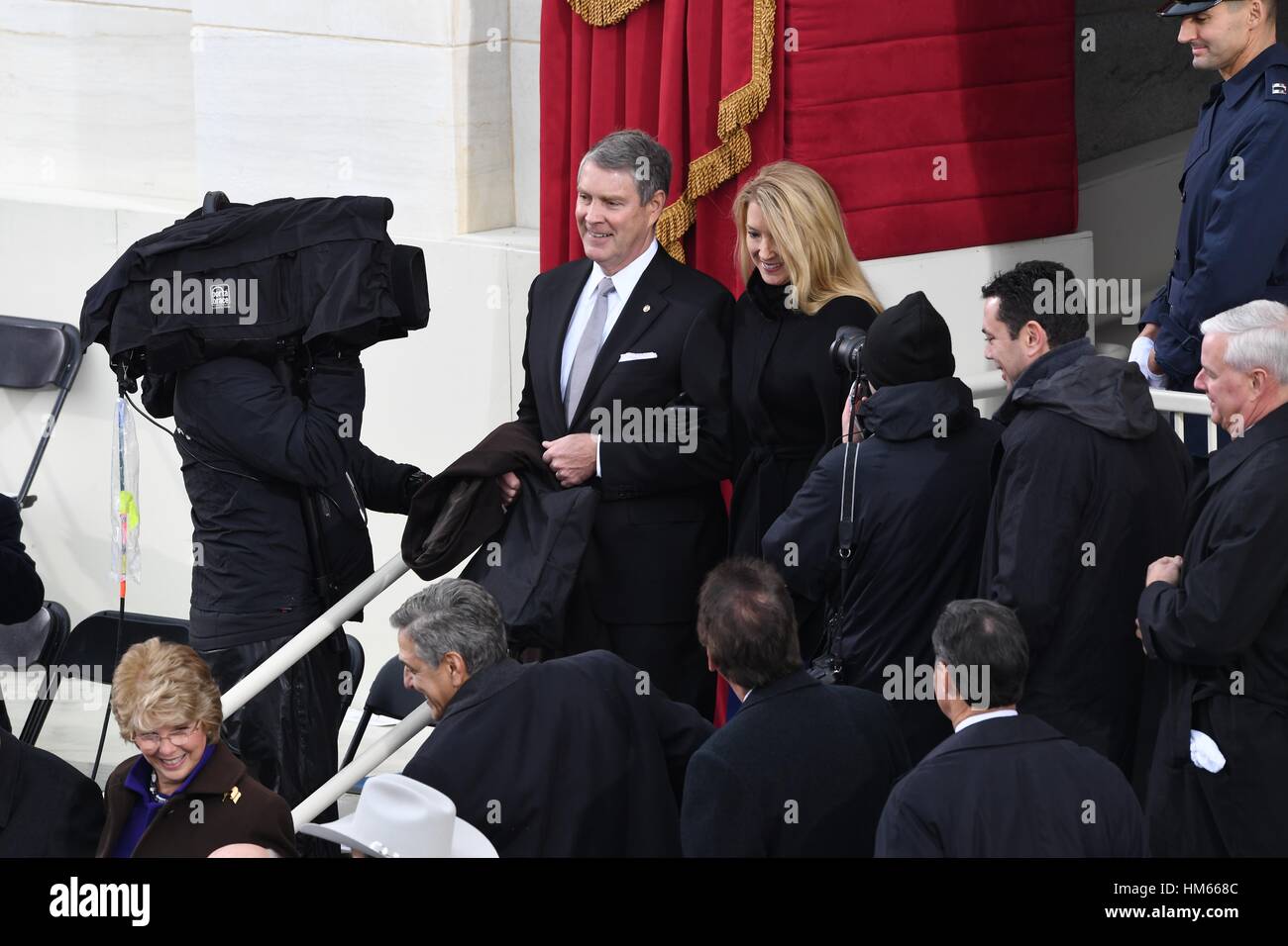 Former Senate Majority Leader Bill Frist arrives with his wife Tracy ...