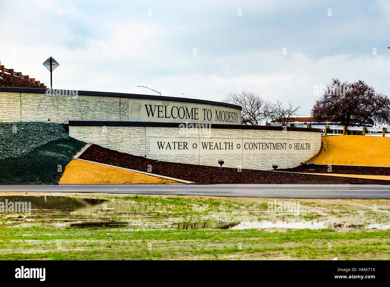 The newly built freeway overpass at Highway 99 and Pelandale Avenue ...