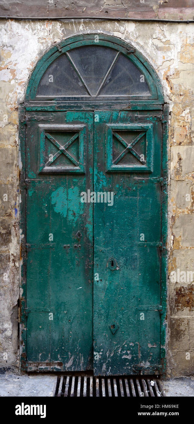 Run down door hi-res stock photography and images - Alamy