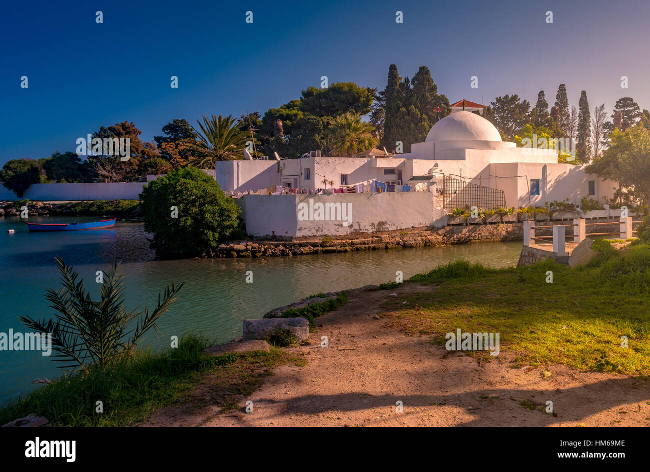Traditional Arabic house in Tunisia Stock Photo - Alamy