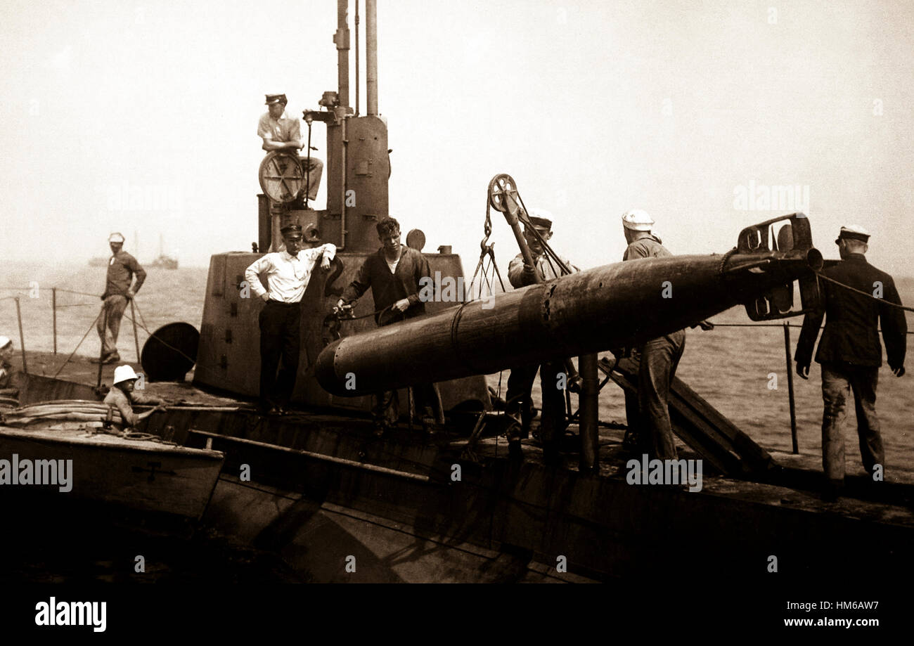 Ww1 torpedo hi-res stock photography and images - Alamy