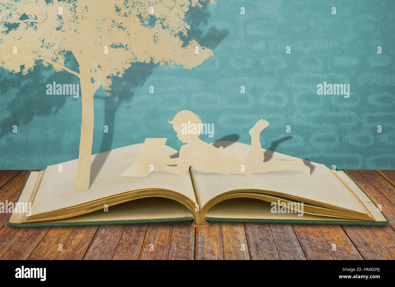 Children reading books under tree hi-res stock photography and images ...