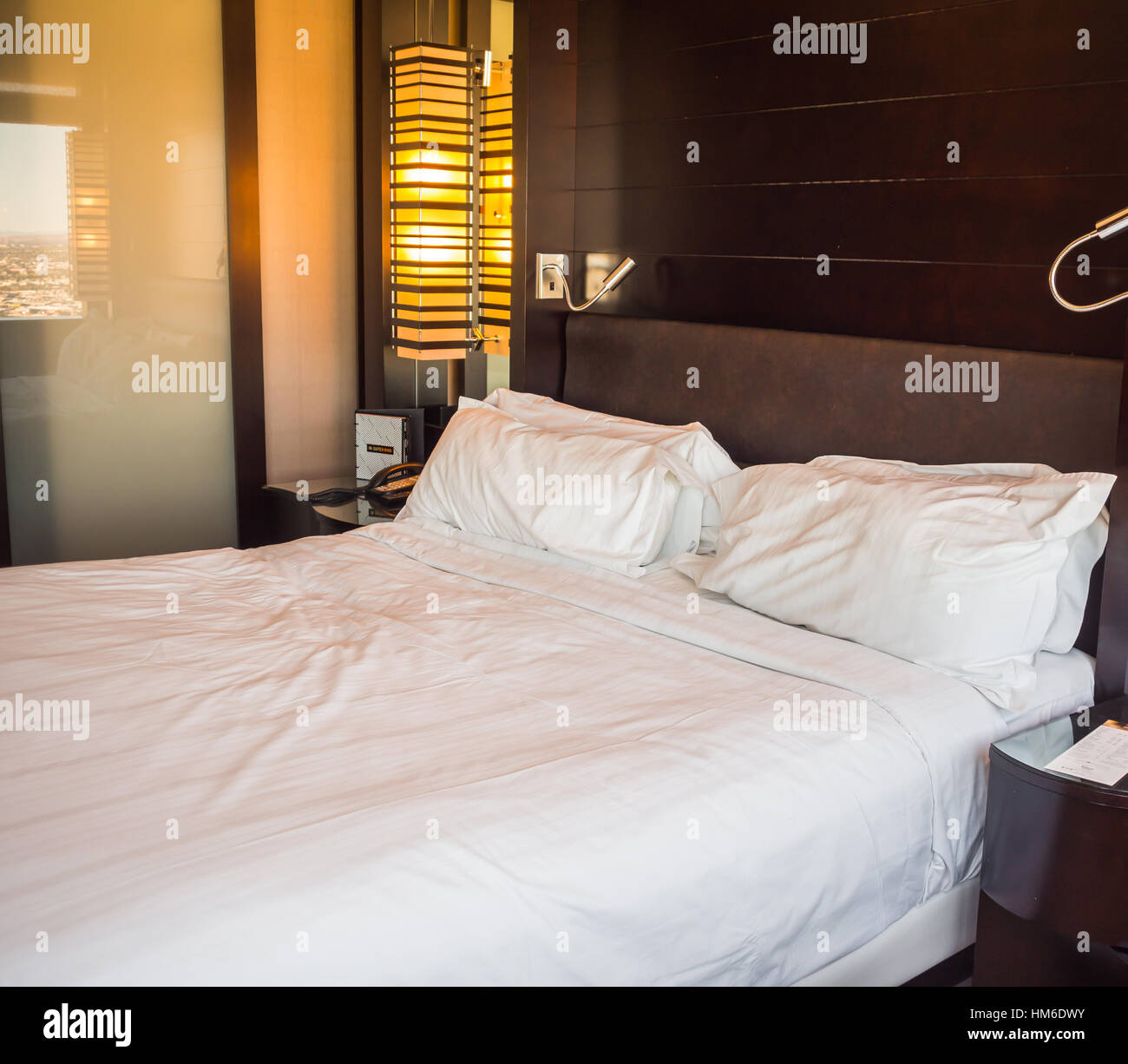 Interior of modern comfortable hotel room Stock Photo - Alamy