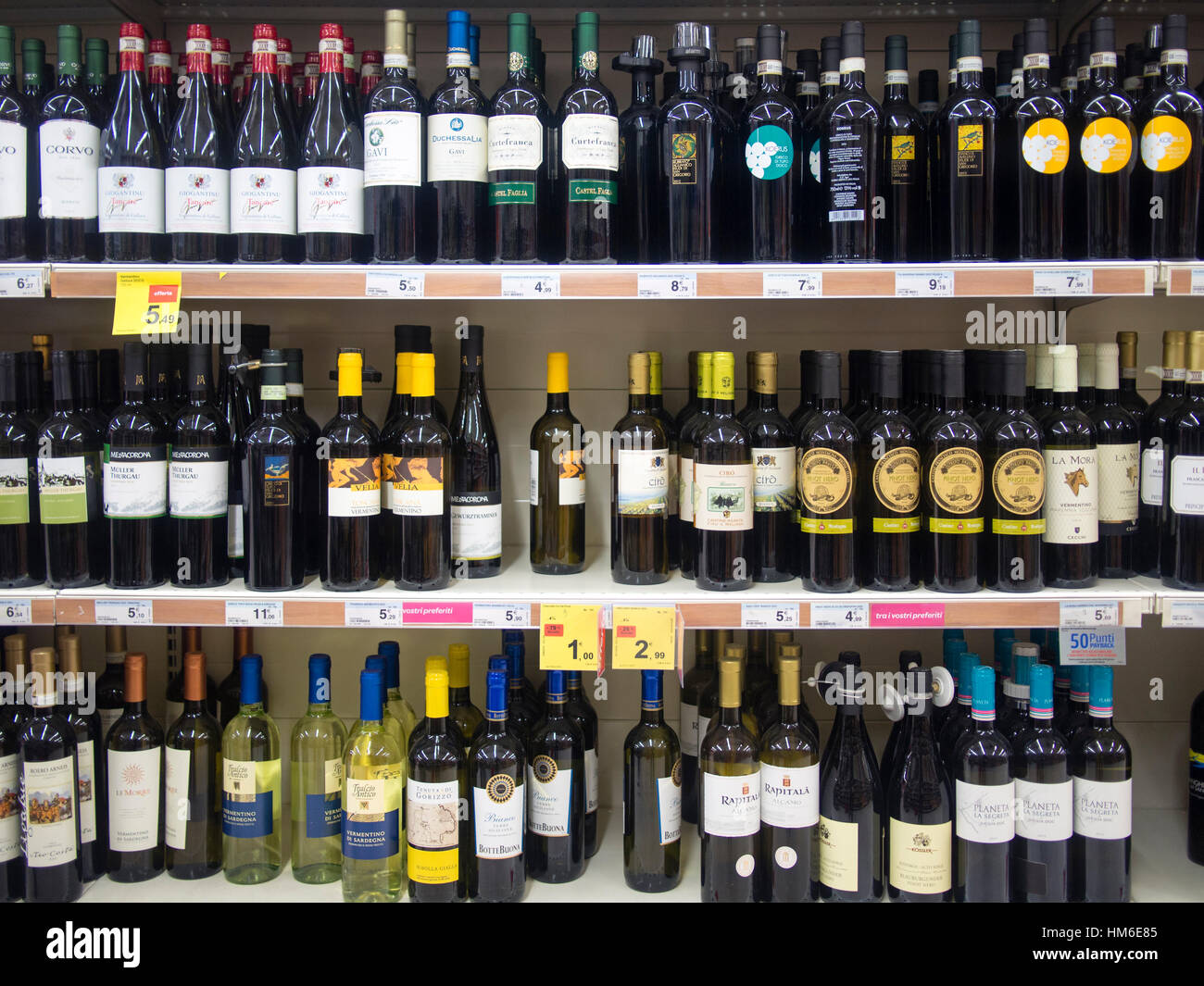 Carrefour brand hi-res stock photography and images - Alamy