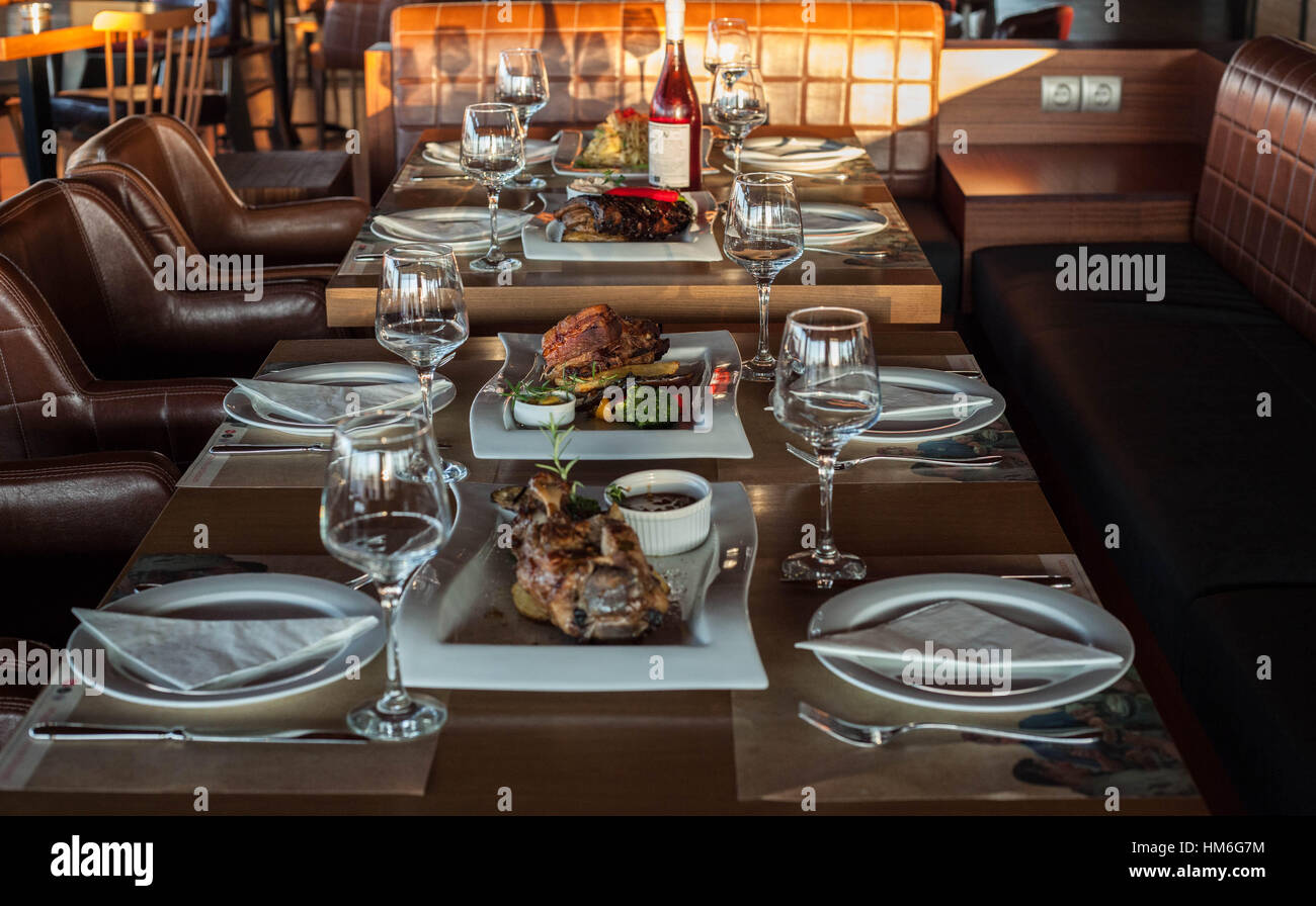 Italian table setting hi-res stock photography and images - Alamy