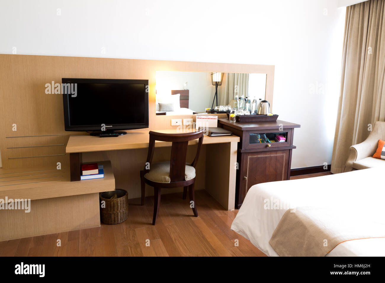Interior of modern comfortable hotel room Stock Photo - Alamy