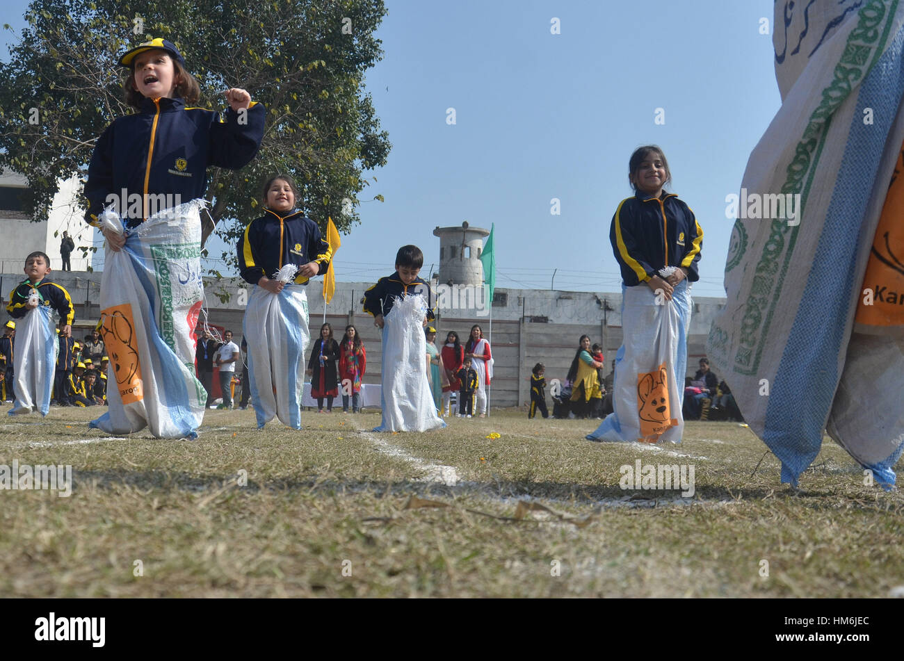 Lahore, Pakistan. 31st Jan, 2017. Pakistani students compete in sport ...