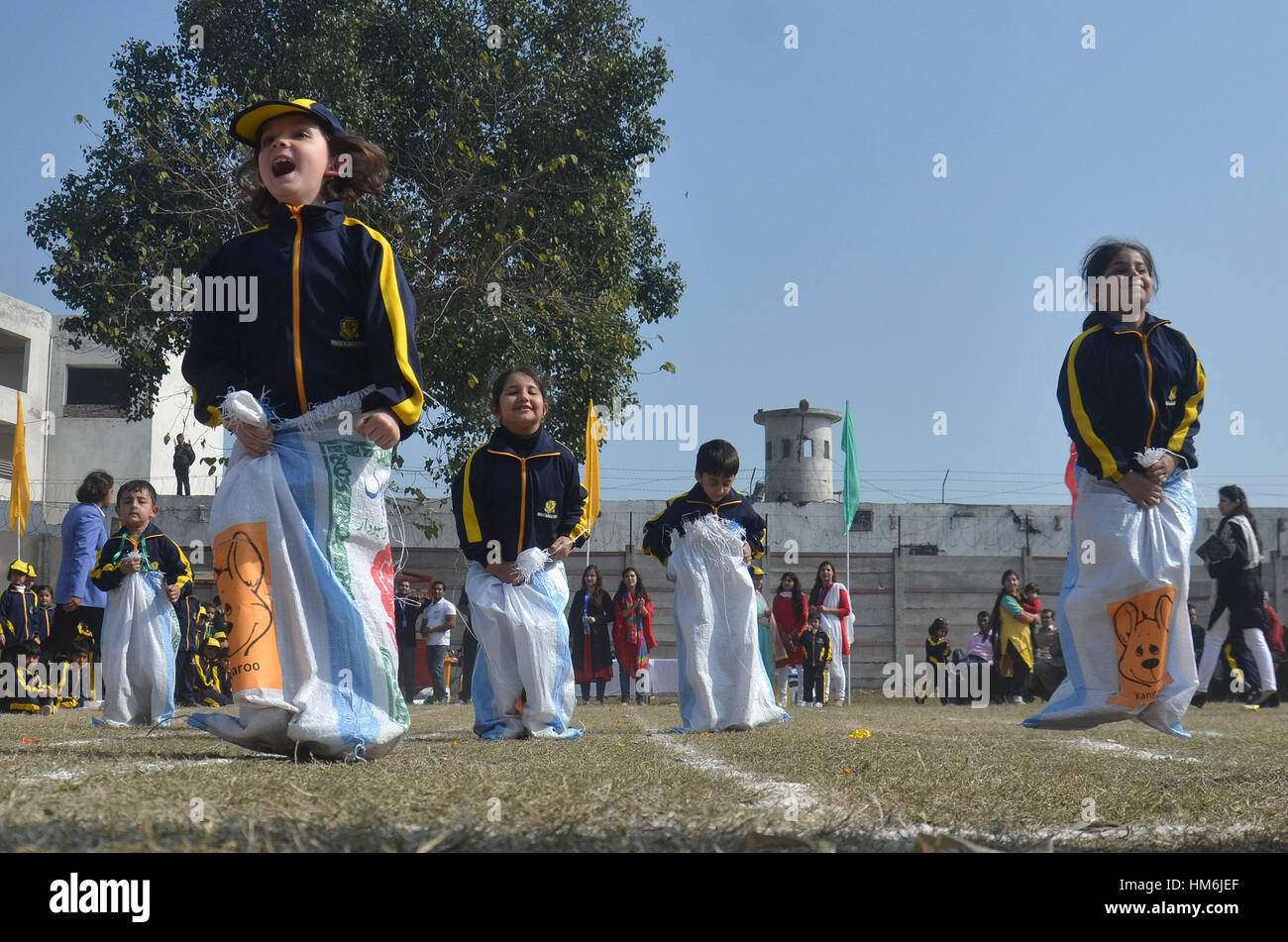 Lahore, Pakistan. 31st Jan, 2017. Pakistani students compete in sport ...