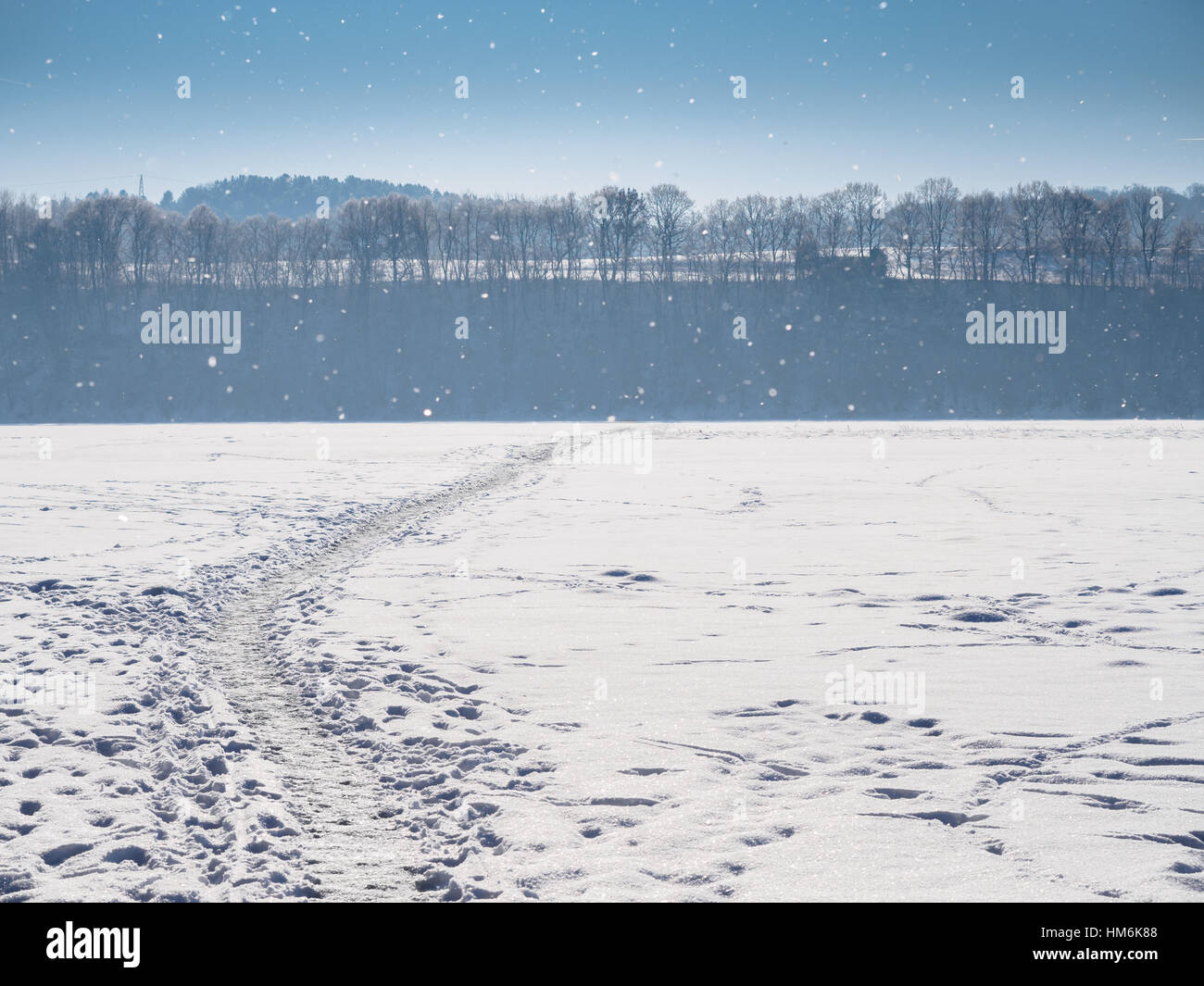 Road passing through snowy hi-res stock photography and images - Alamy