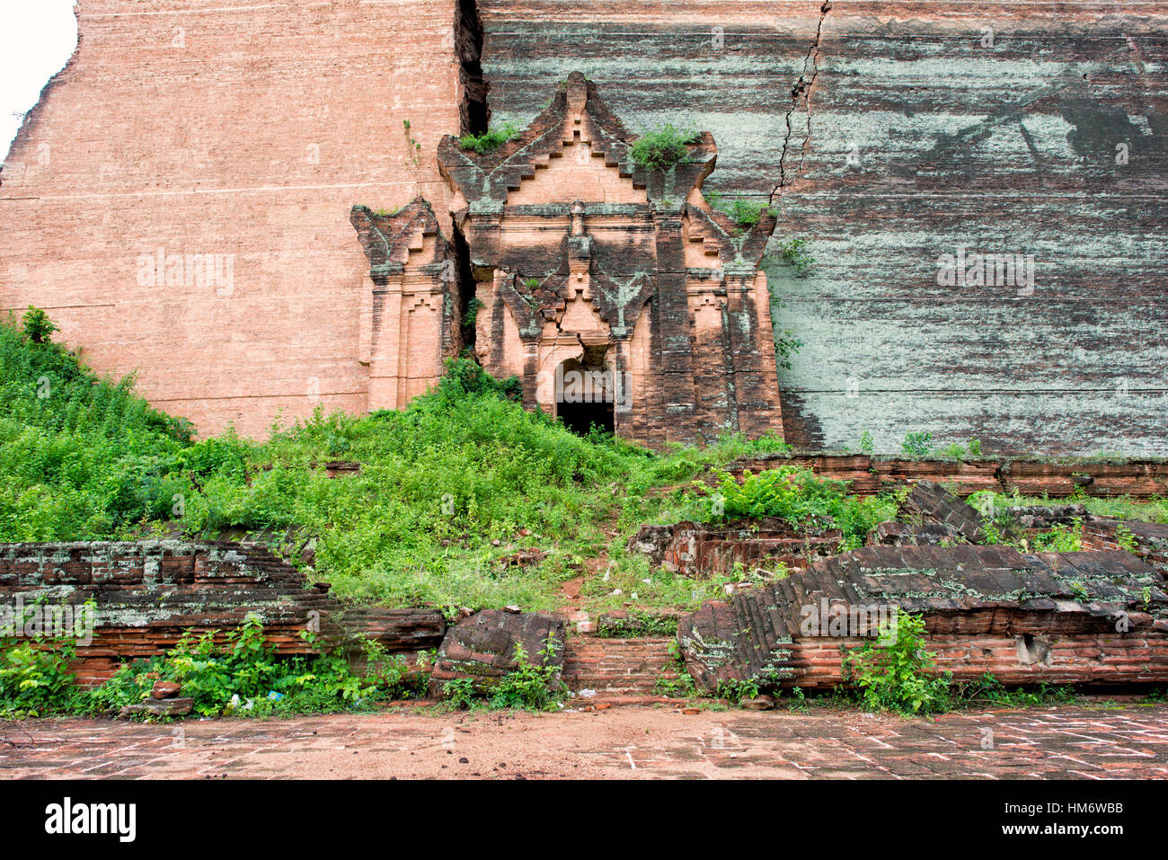 Very tall brick structures hi-res stock photography and images - Alamy