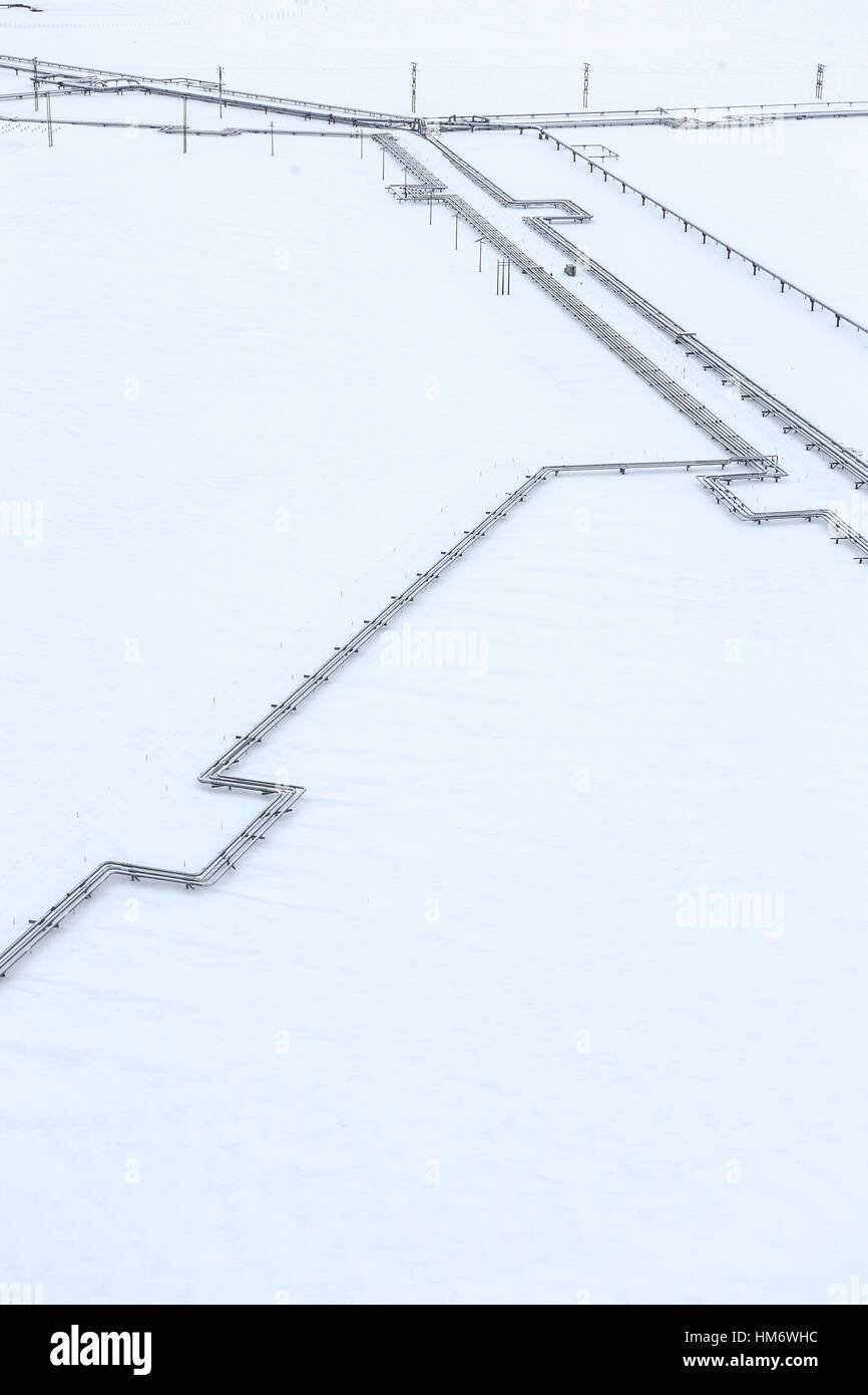 North slope pipeline hi-res stock photography and images - Alamy