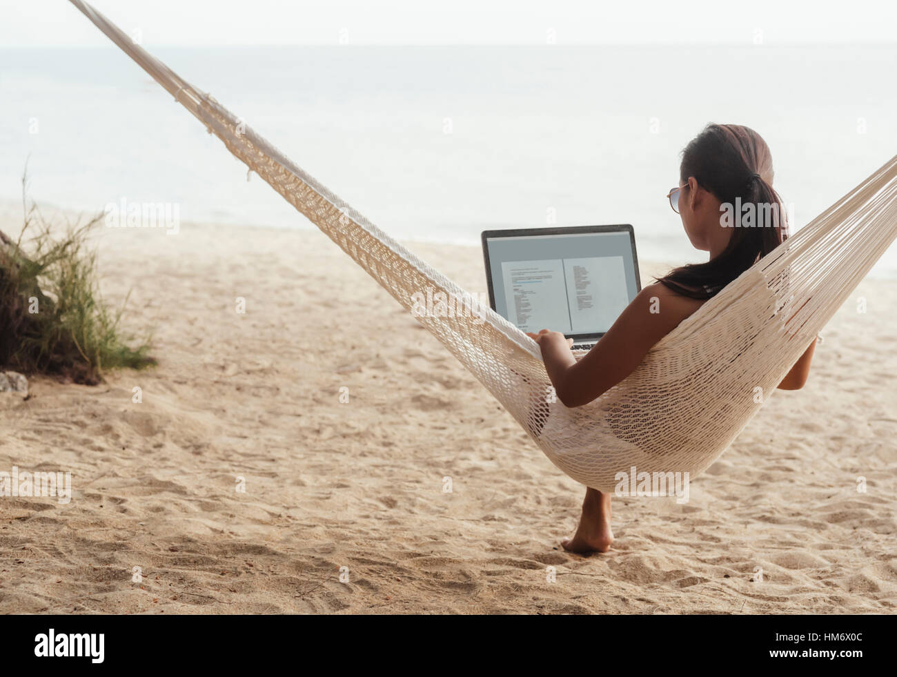 Laptop on beach hi-res stock photography and images - Alamy
