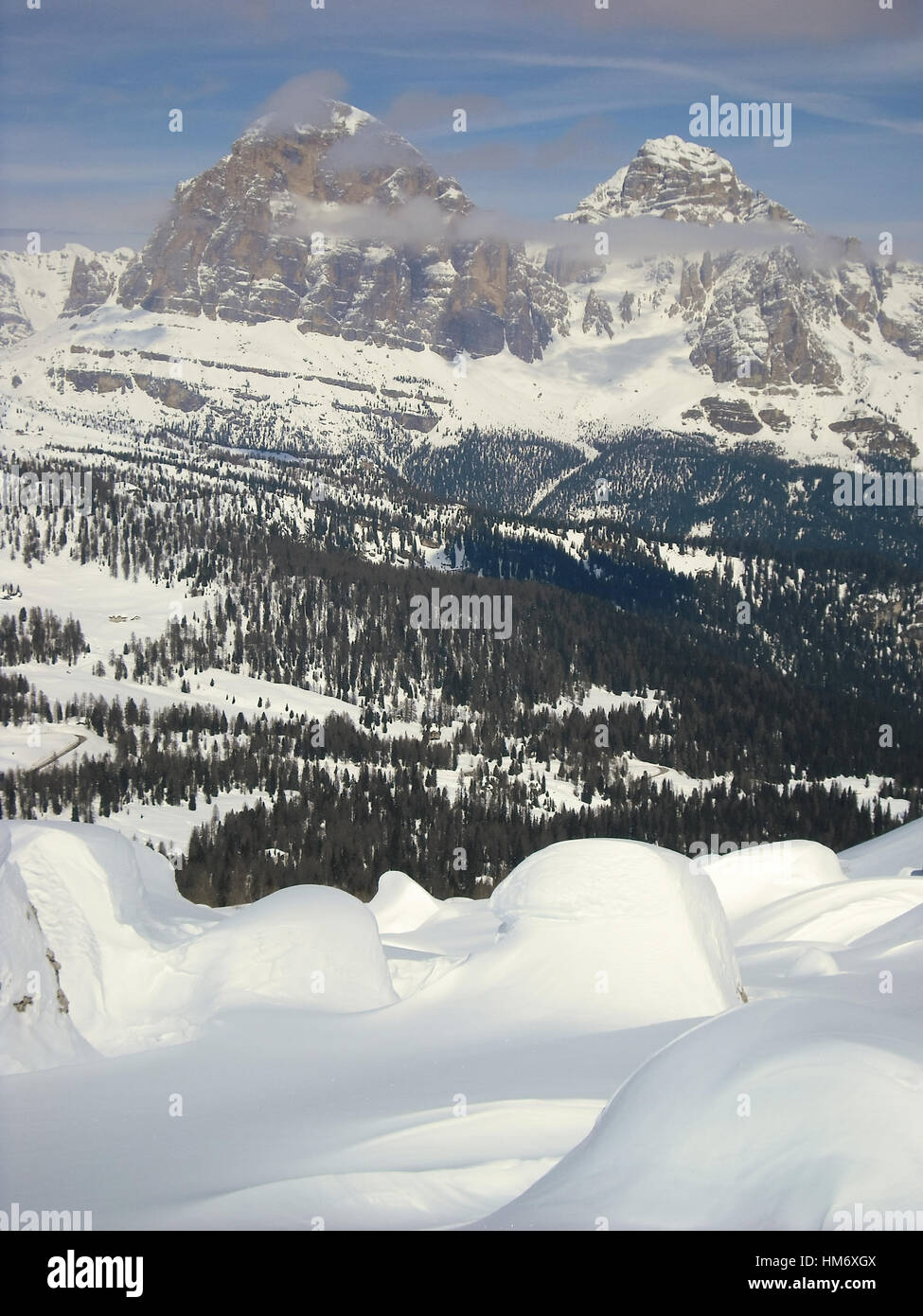 Snowy Peaks: Tofane Stock Photo - Alamy