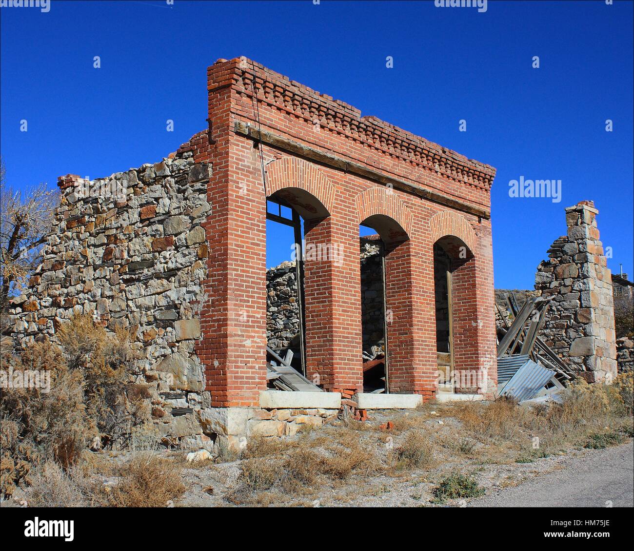 Brick storefront hi-res stock photography and images - Alamy