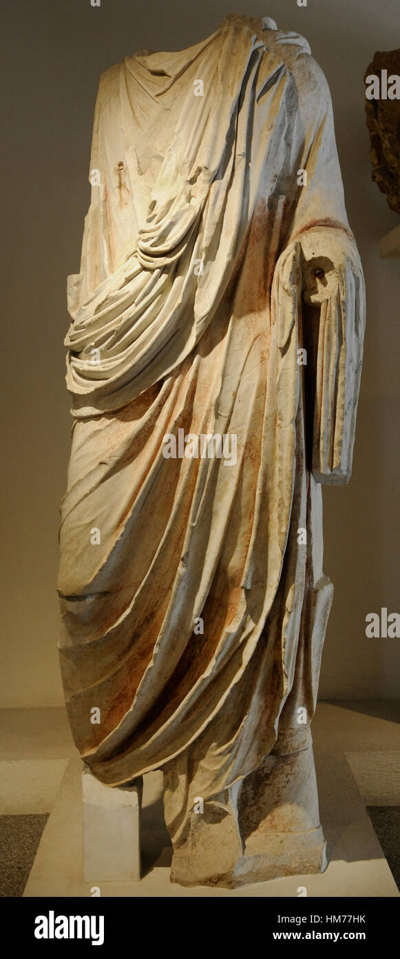 Roman statue toga hi-res stock photography and images - Alamy