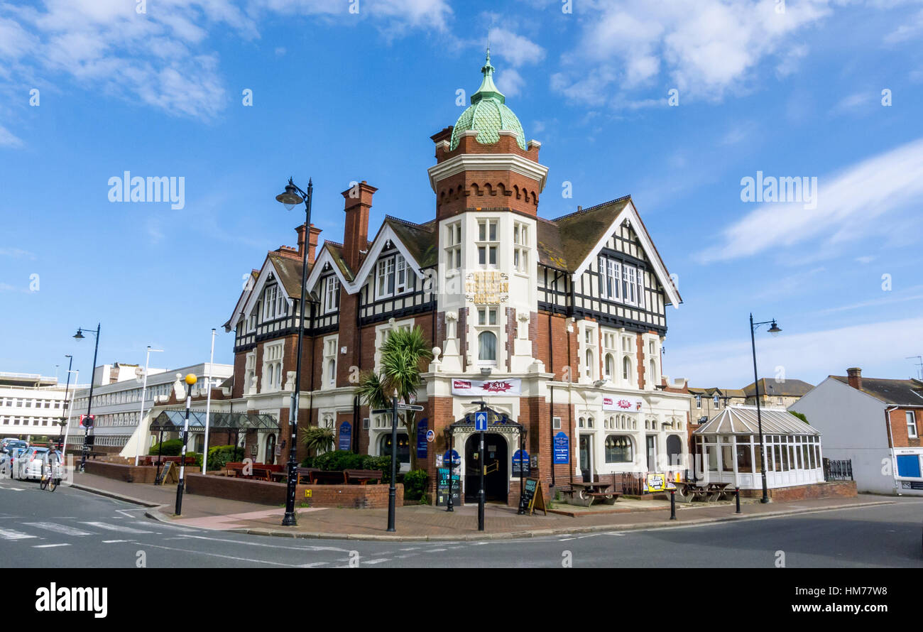 The Grand Victorian Hotel outside Worthing Station Stock Photo - Alamy