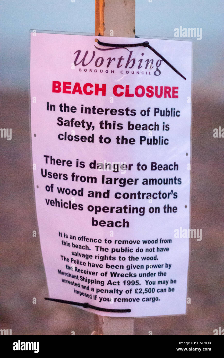 Restaurant closure notice hi-res stock photography and images - Alamy