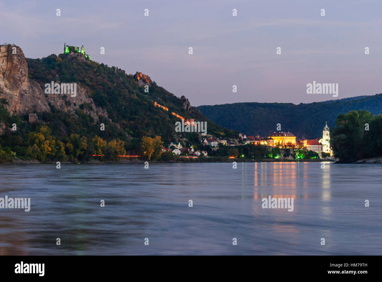 Dürnstein: View of Dürnstein with the castle ruin and former monastery ...