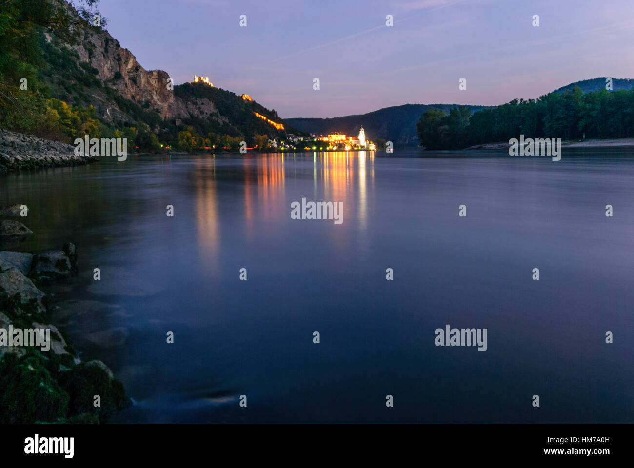 Dürnstein: View of Dürnstein with the castle ruin and former monastery ...