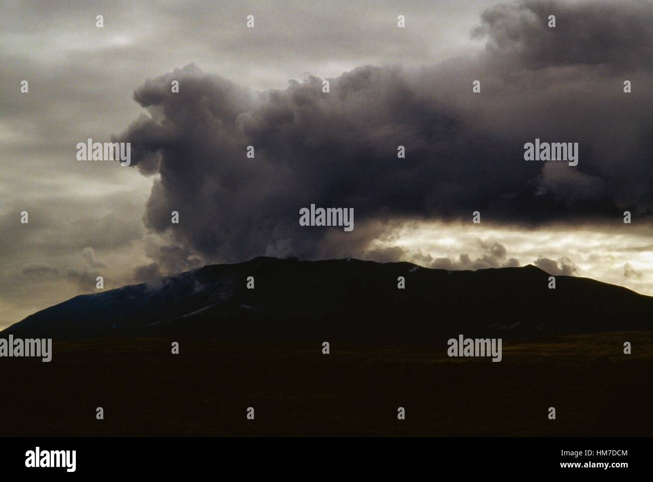 Hekla volcano (1491 metres) erupting, Iceland Stock Photo - Alamy