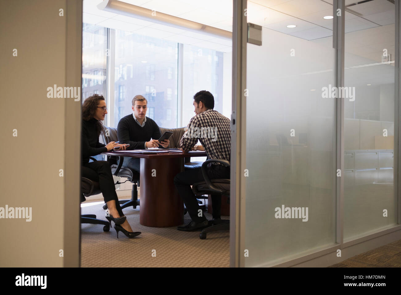 Business people having meeting office hi-res stock photography and ...