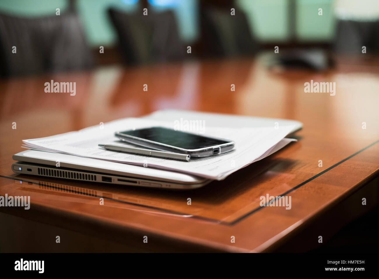 Empty conference table hi-res stock photography and images - Alamy