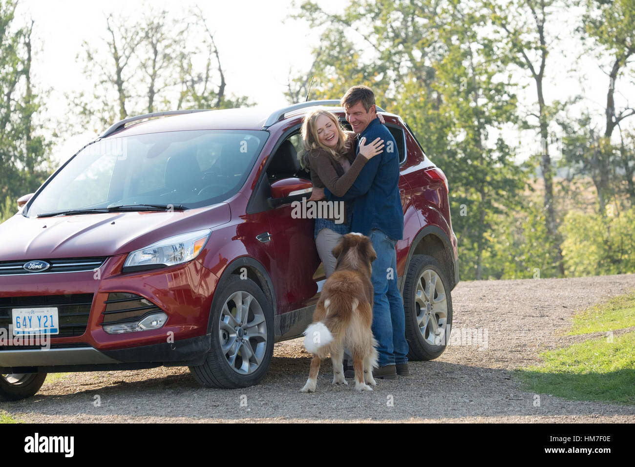 A DOG'S PURPOSE, from left, Peggy Lipton, Dennis Quaid, with Buddy ...