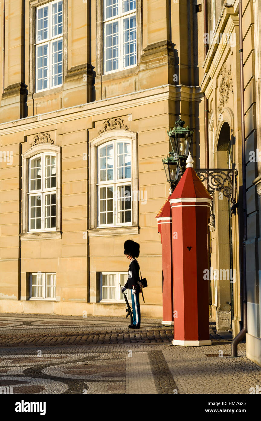 Royal guard hi-res stock photography and images - Alamy