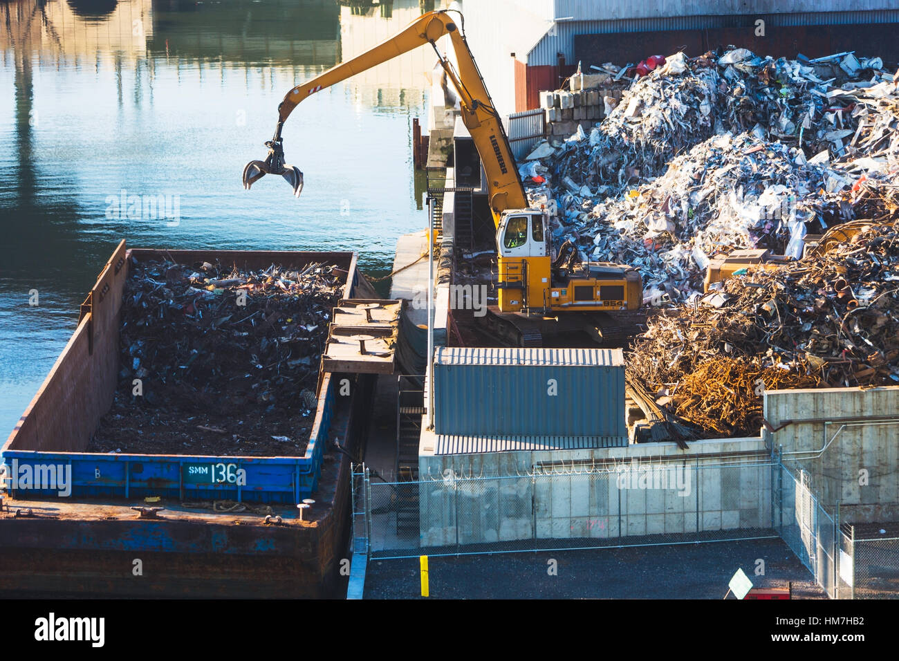 Garbage barge hi-res stock photography and images - Alamy