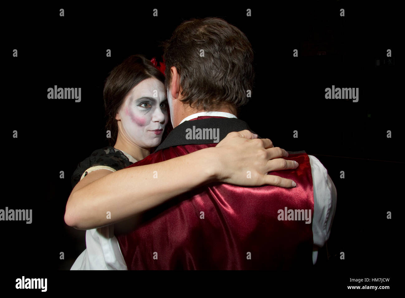 Actress red dress rear view hi-res stock photography and images - Alamy