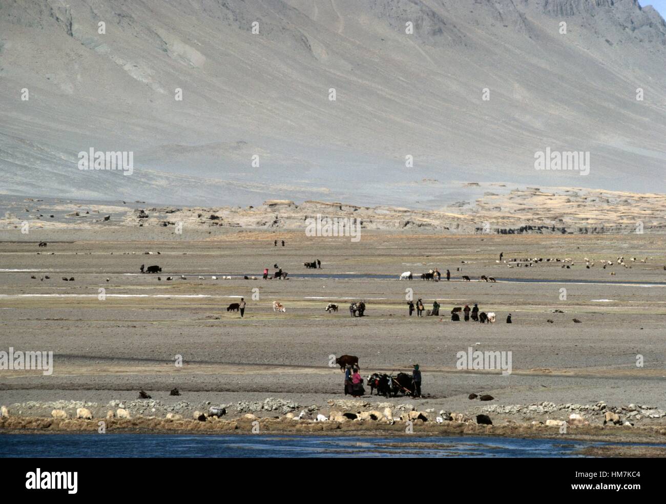 Indigenous women china nature hi-res stock photography and images - Alamy