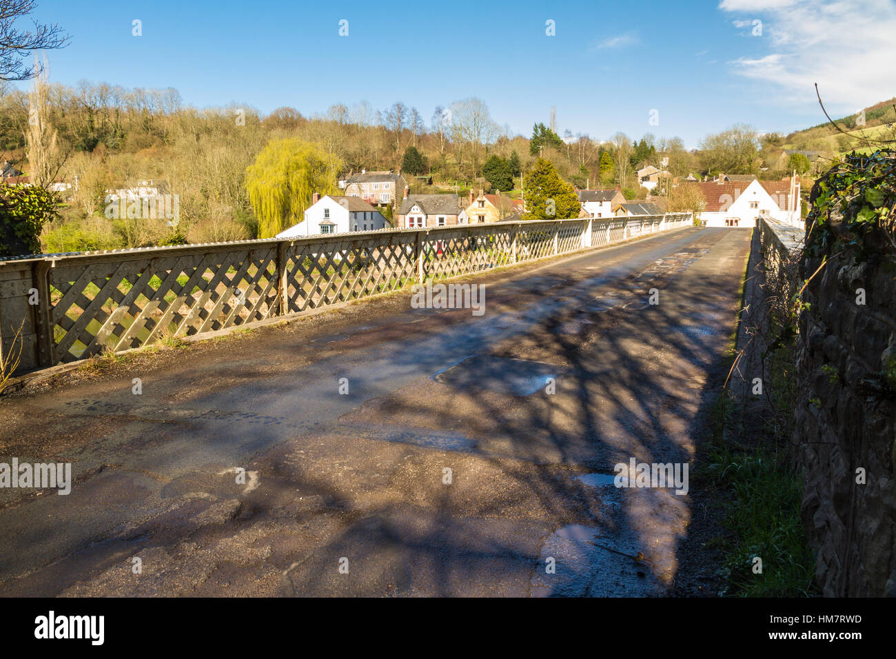 Riverbank view brockweir bridge river hi-res stock photography and ...