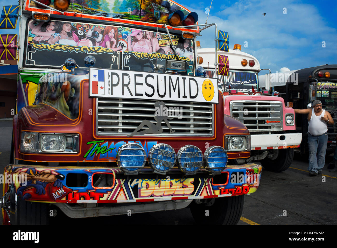 Painted bus hi-res stock photography and images - Alamy