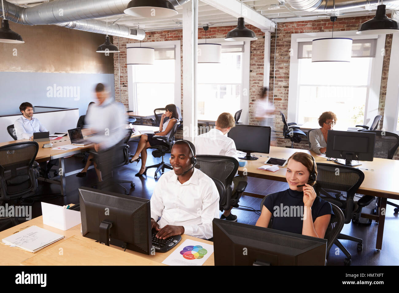 Black customer service hi-res stock photography and images - Alamy