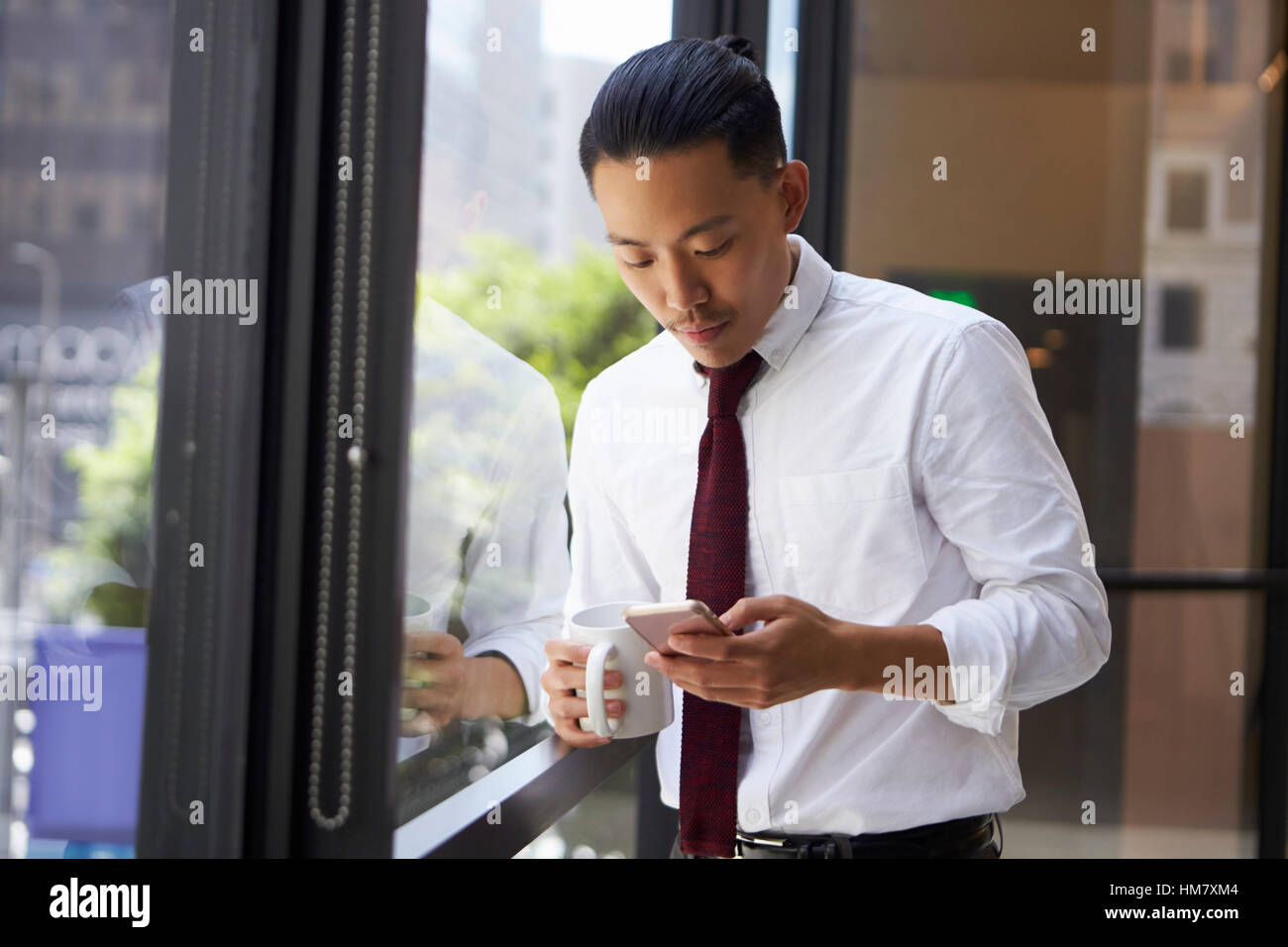 Businessman using smartphone phone hi-res stock photography and images ...