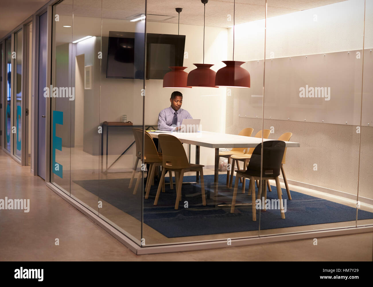 Computer person cubicle wall hi-res stock photography and images - Alamy