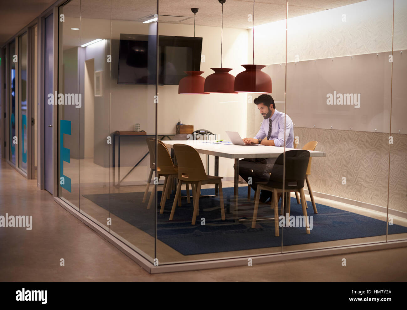 Computer person cubicle wall hi-res stock photography and images - Alamy
