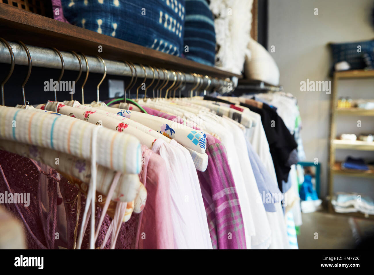 Clothes shop with no stock hi-res stock photography and images - Alamy