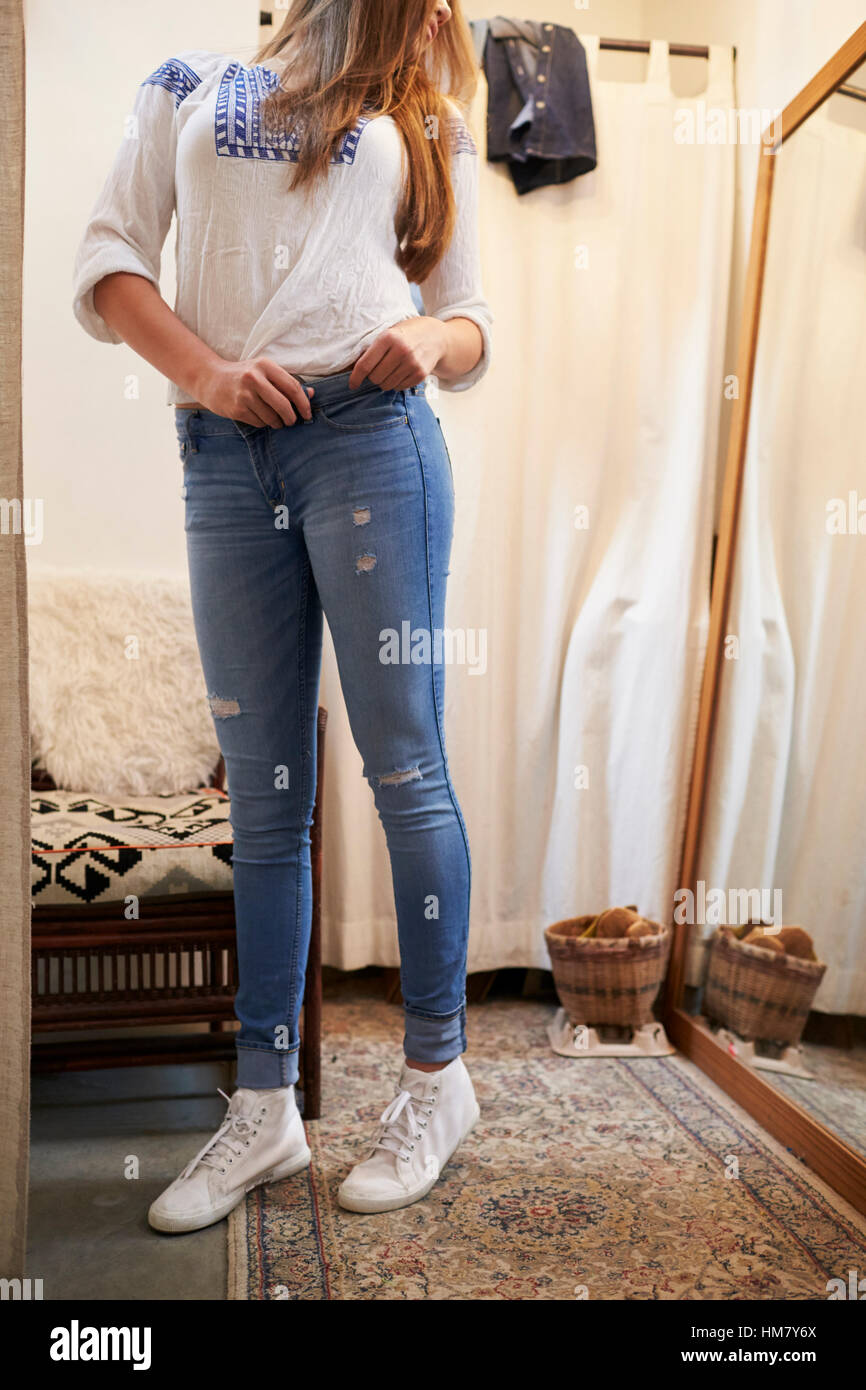 Woman shop changing room jeans hi-res stock photography and images - Alamy