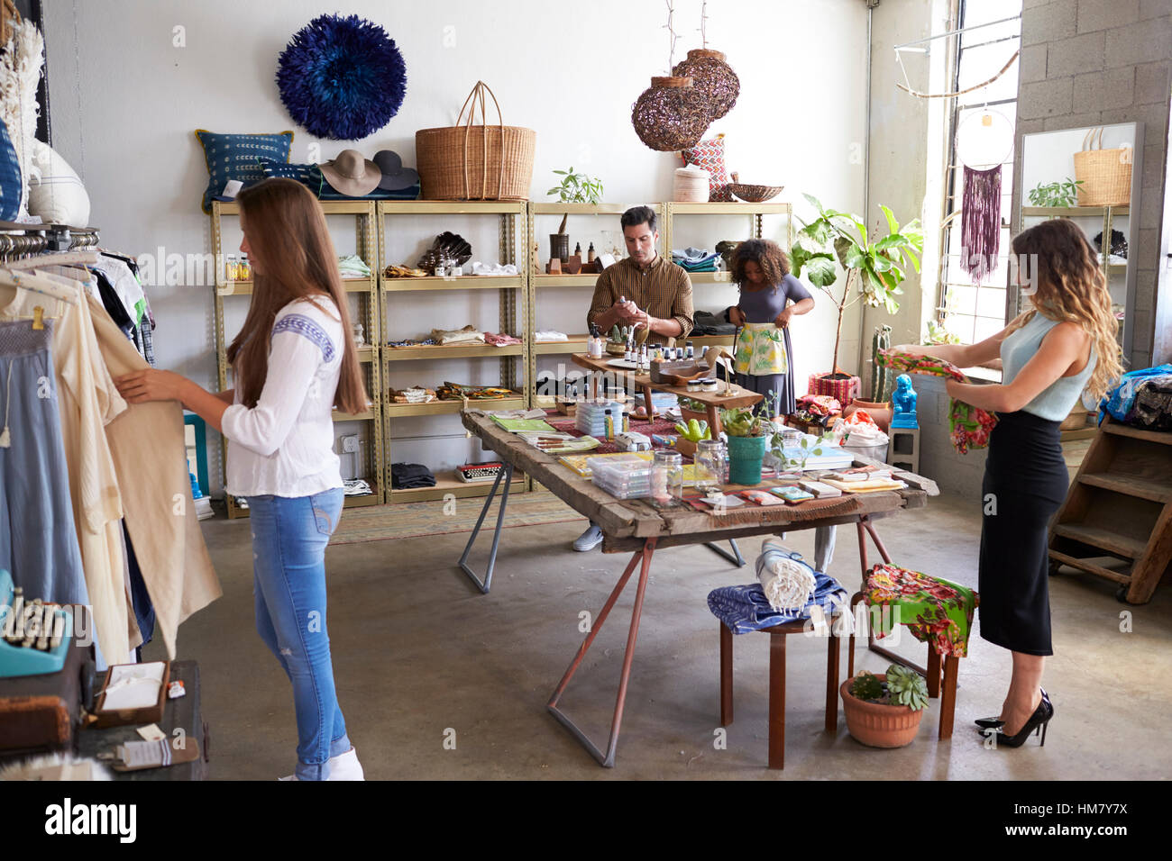 Assistants busy shop hi-res stock photography and images - Alamy