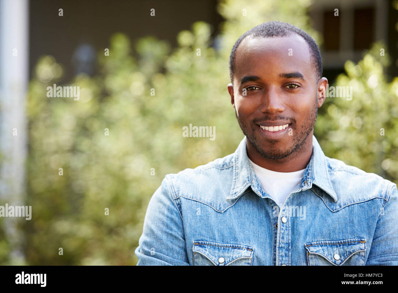 African american man in denim hi-res stock photography and images - Alamy