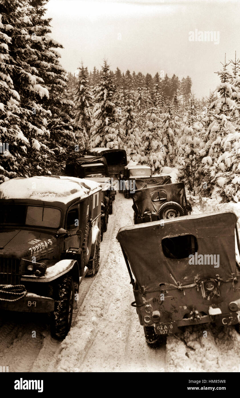 Adolf hitler in nazi military uniform hi-res stock photography and ...