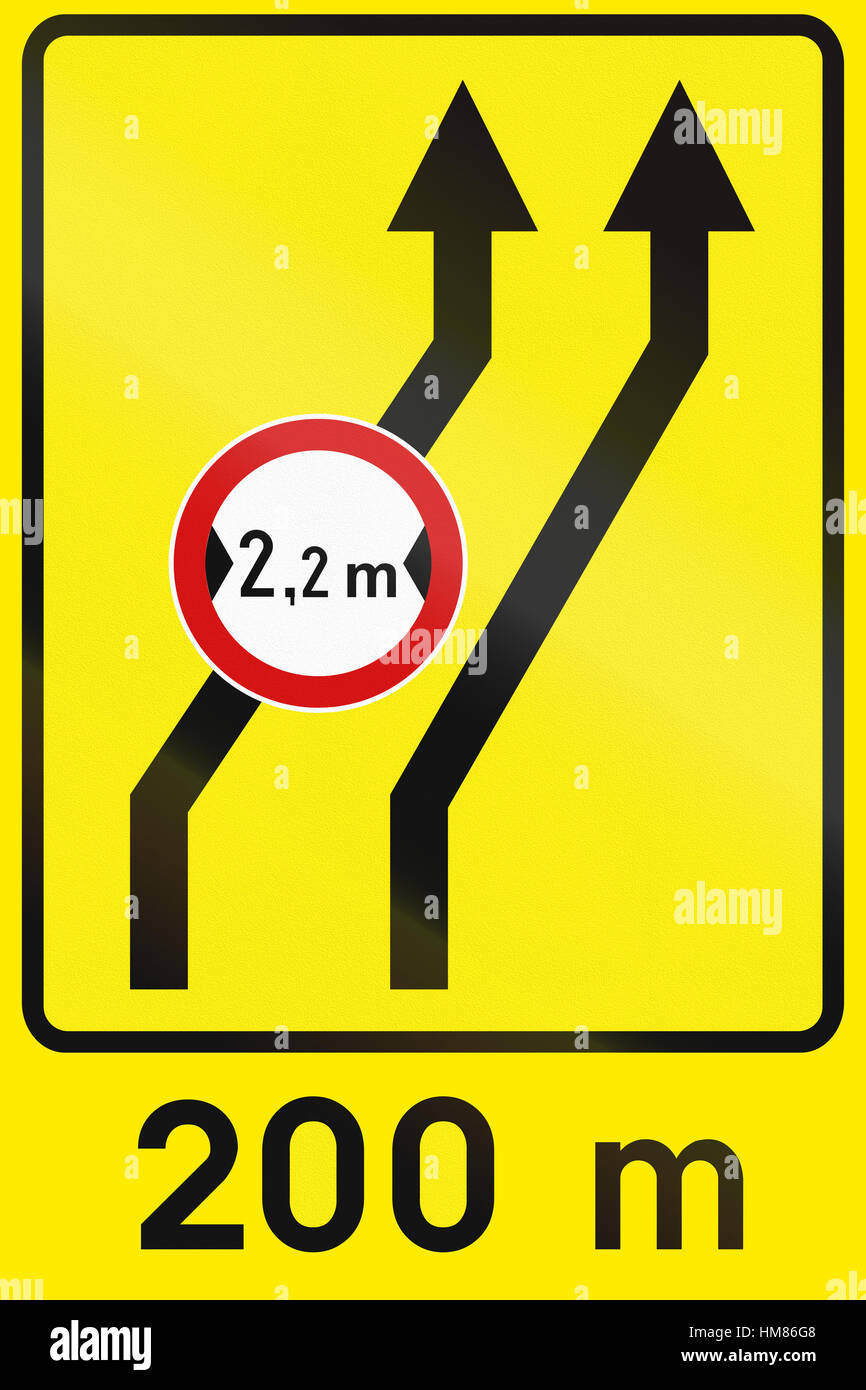 Slovenian road sign - Traffic lane management Stock Photo - Alamy