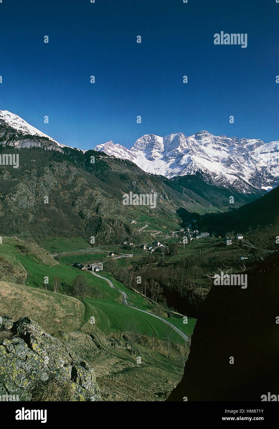 Cirque de Gavarnie, Pyrenees National Park, France Stock Photo - Alamy