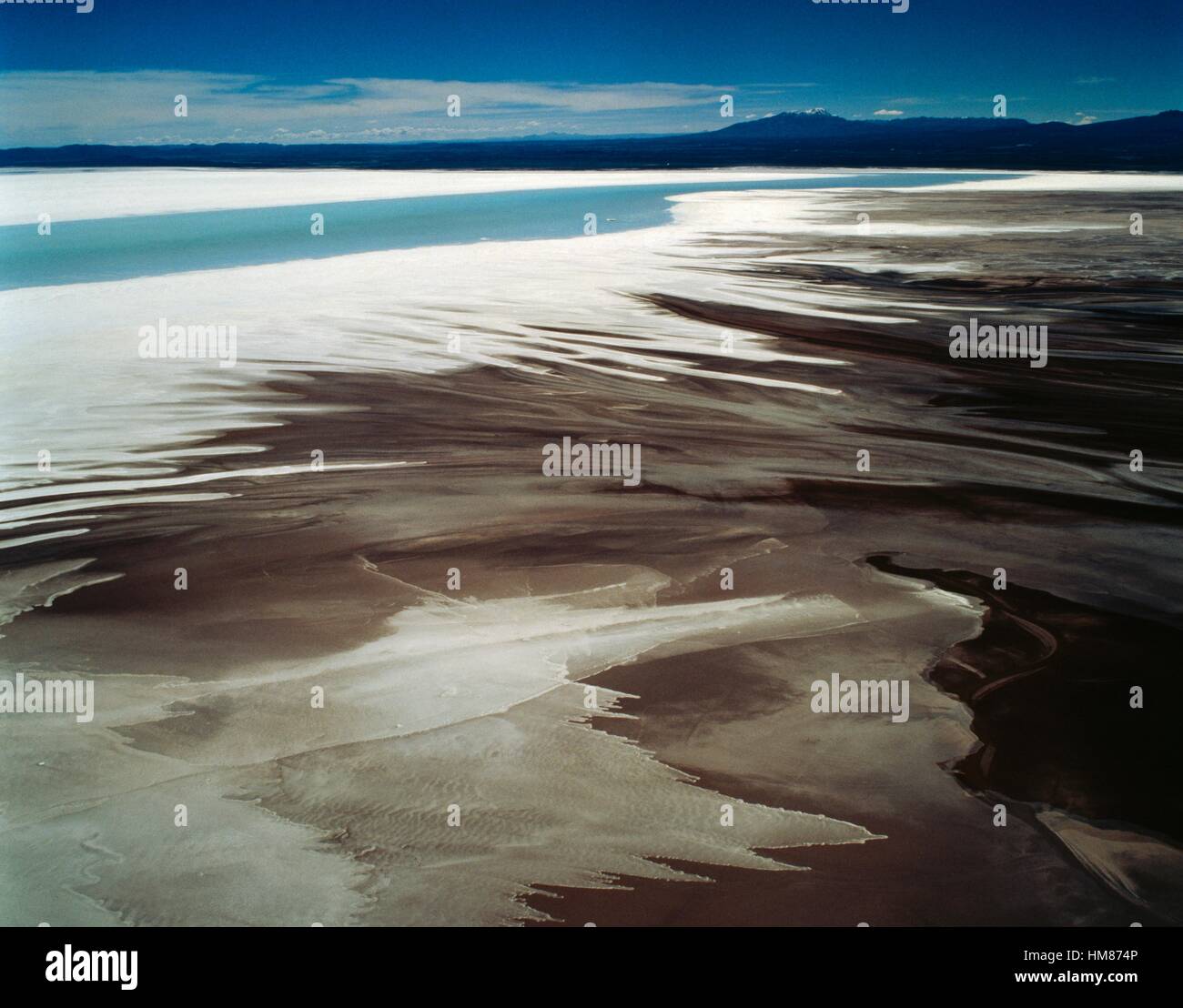 Aerial view of the Salar de Uyuni salt flats, Bolivia Stock Photo - Alamy
