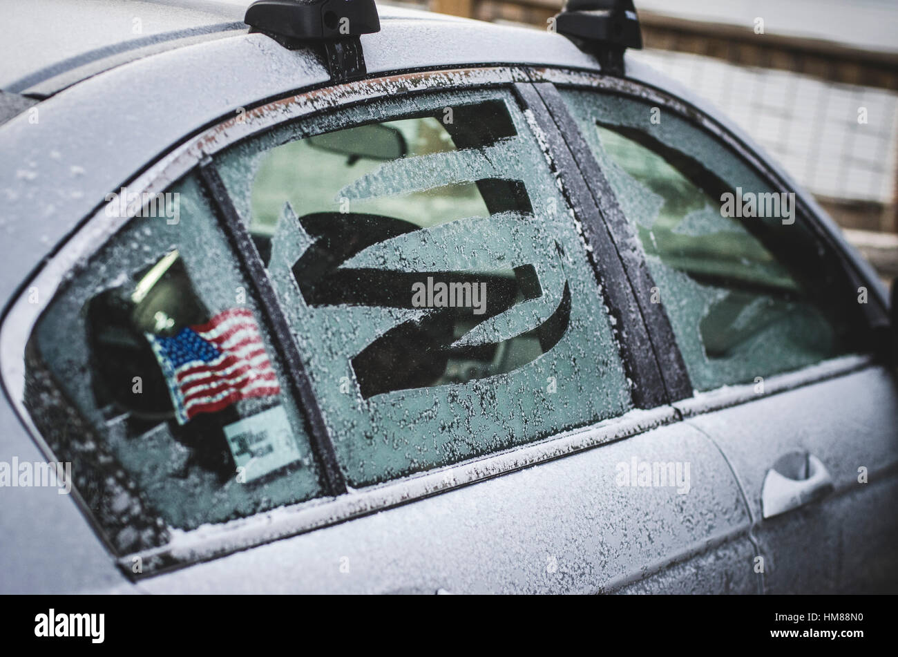 Car window ice hi-res stock photography and images - Alamy