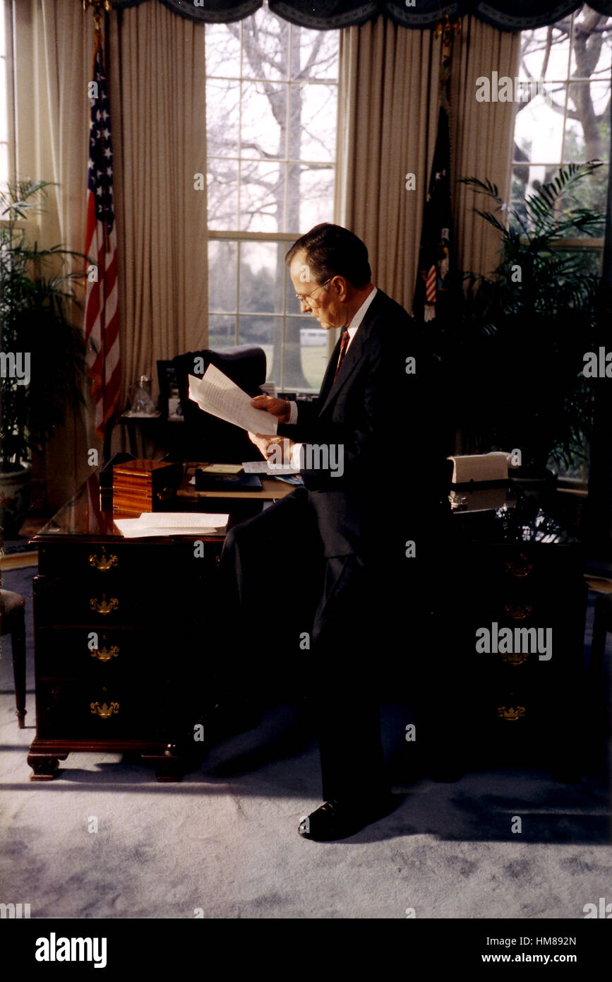 George h w bush 1992 hi-res stock photography and images - Alamy