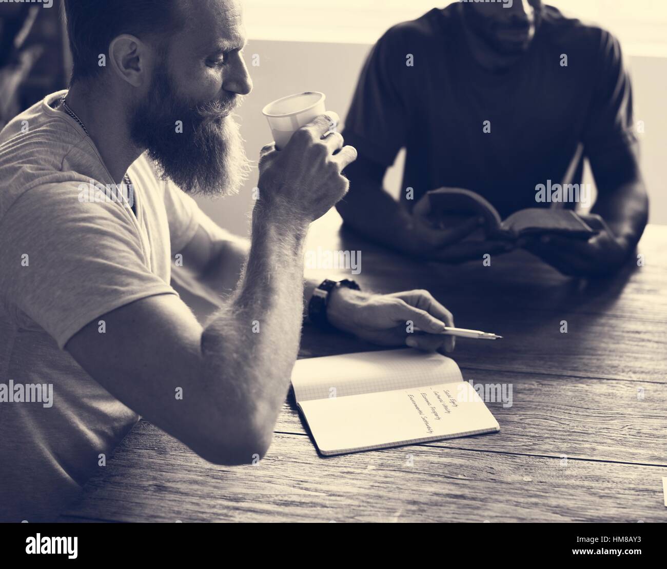 Meeting Table Networking Sharing Concept Stock Photo - Alamy