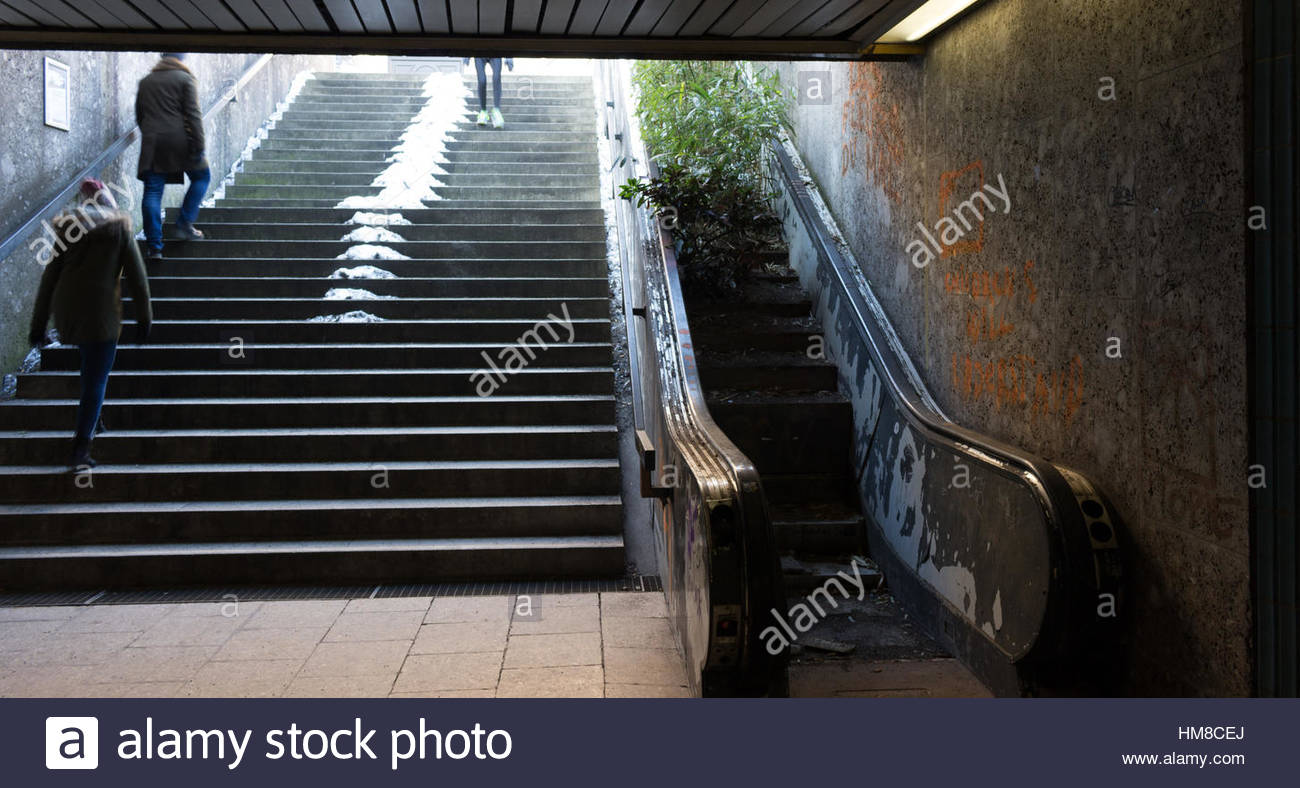 Stairs Escalator People Walking Stock Photos & Stairs Escalator People ...